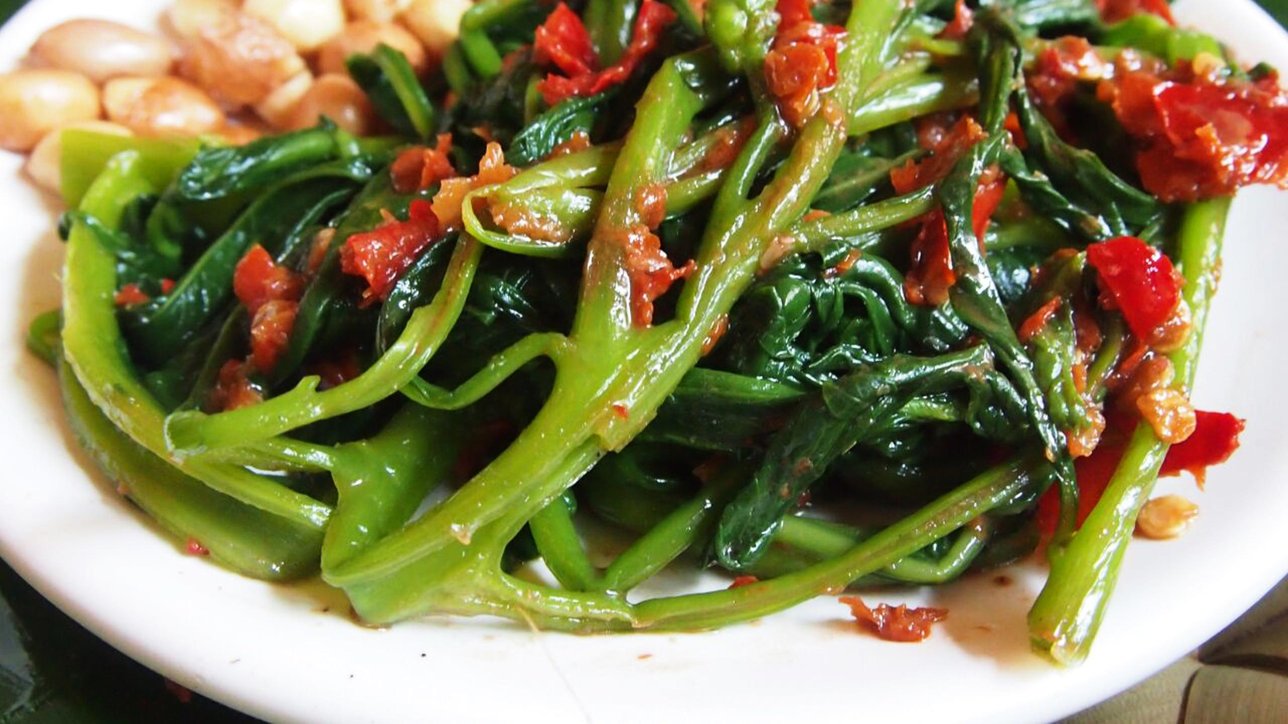 Resep Plecing Kangkung, Hidangan Khas Lombok yang Pedas dan Segar