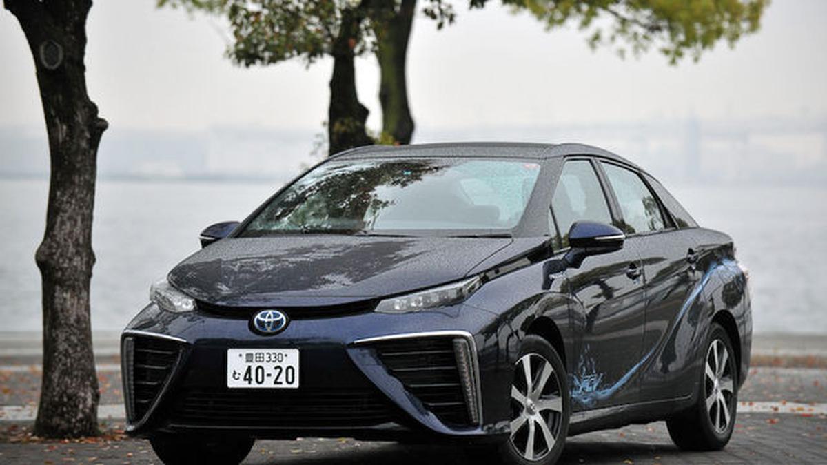 Kecanggihan Mobil Bertenaga Hidrogen Toyota Mirai - Galeri Otosia.com