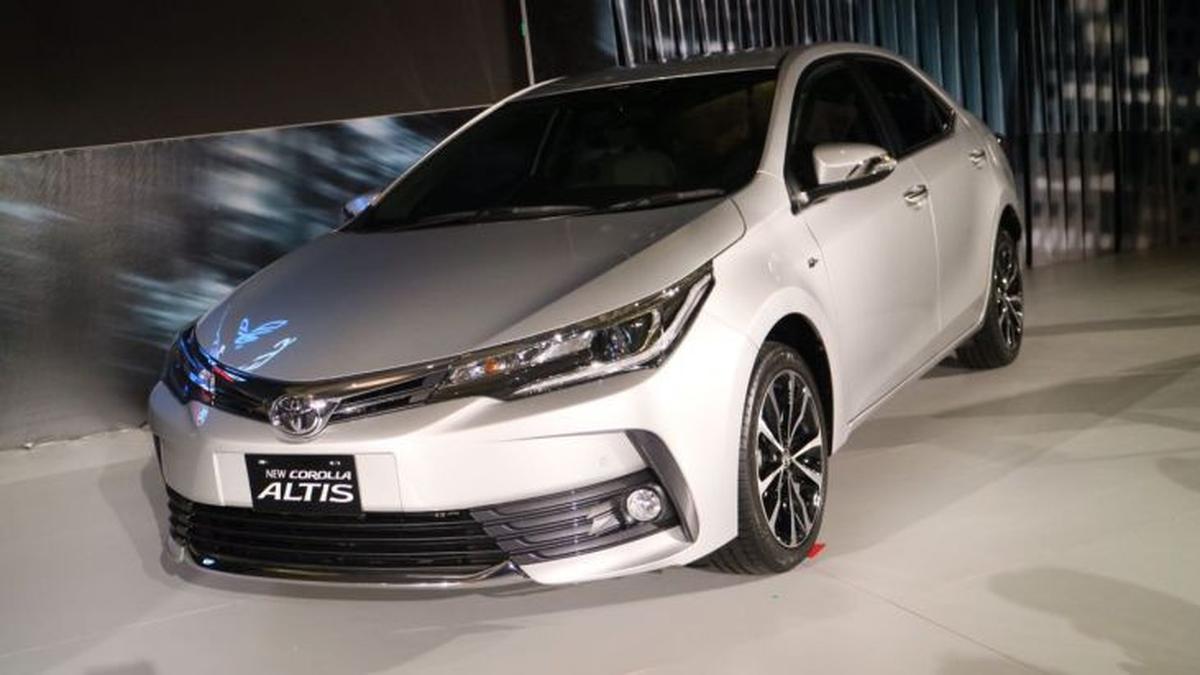 Pilih Mana, Toyota Corolla Altis atau Honda Civic? - Otomotif Liputan6.com