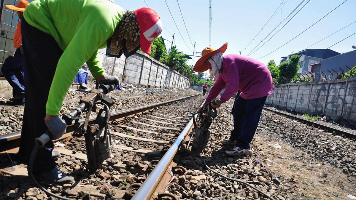 Jalur Ganda Kereta Api Lintas Jawa Siap Beroperasi 2017