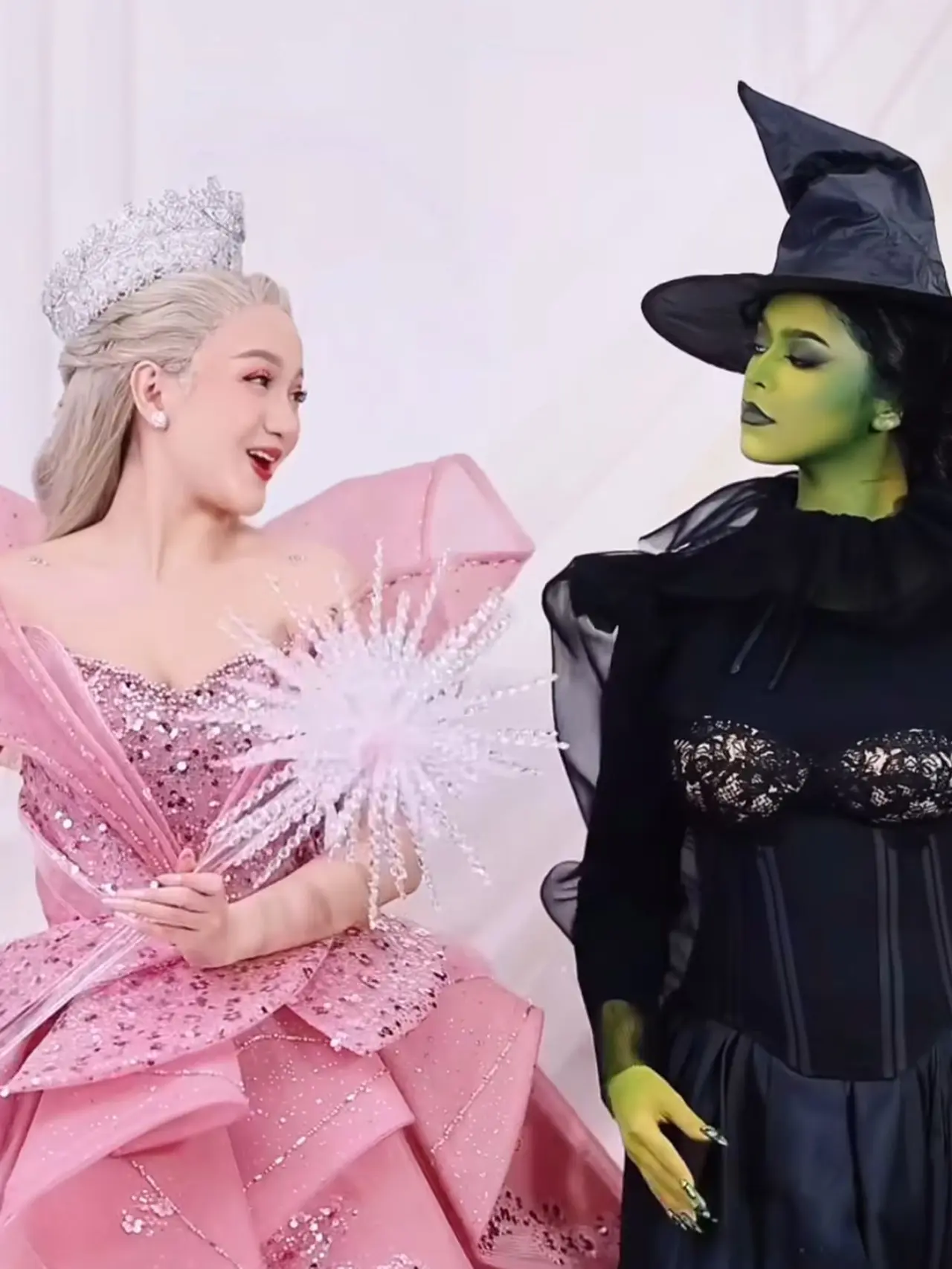 7 Foto Nanda Arsyinta dan Jharna Bhagwani di Sesi Pemotretan, Cosplay ...