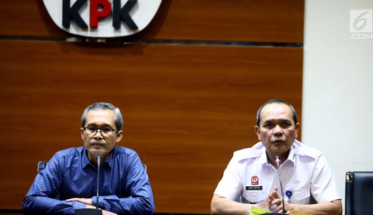 FOTO: OTT Imigrasi Mataram, KPK Tunjukkan Barang Bukti Suap - Foto ...