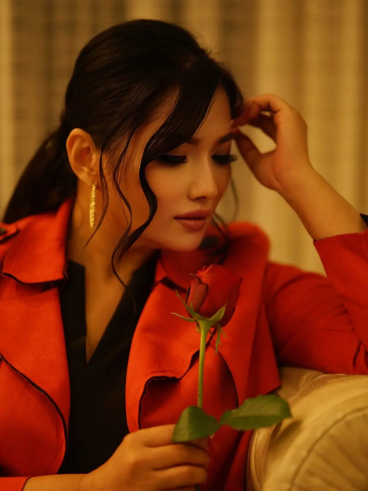 Fryda Lucyana Sampaikan Pesan Mendalam lewat Video Musik Single ...