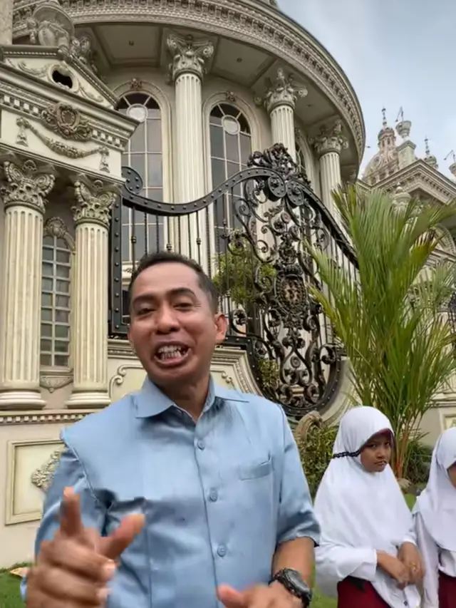 10 Potret Rumah Mewah Bak Istana Disney Milik Sultan Sidoarjo, Bikin Takjub - Hot Liputan6.com