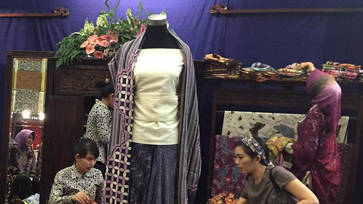 18 Tahun Batik Komar Mengembangkan Industri Batik - Fashion Fimela.com