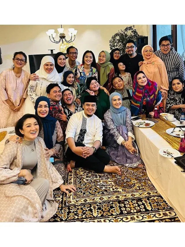 6 Potret Terkini Melly Mono Eks Vokalis SHE, Bergaya Rambut Pendek Sedari Dulu - Hot Liputan6.com