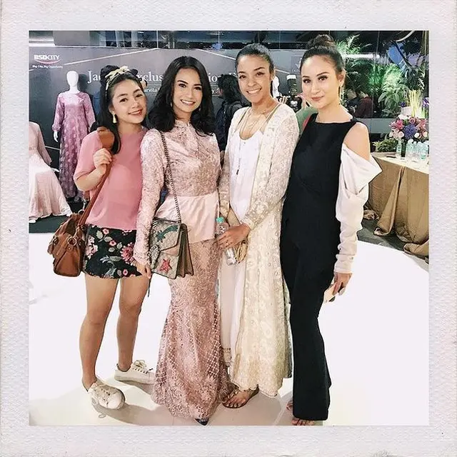 6 Kedekatan Vanessa Angel dan Mayang Sary, Sempat Ramai Disebut Orang Ketiga - Hot Liputan6.com