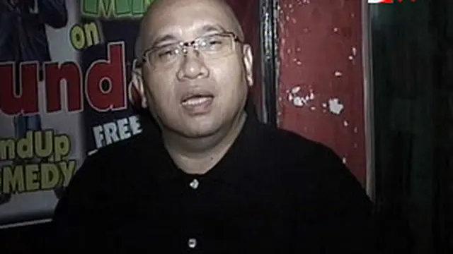 Ayah Angkat Ade Namnung Dilabrak Showbiz