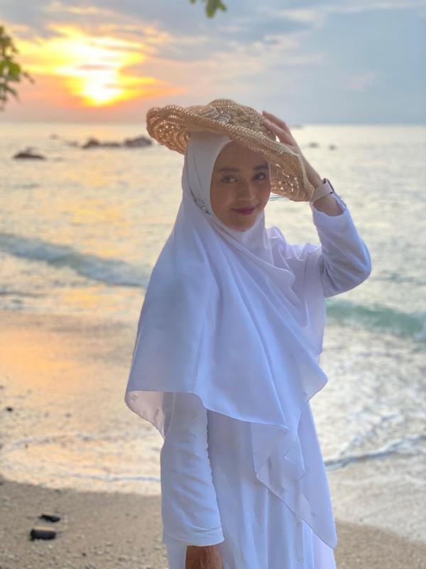 Lama Vakum, Ini 7 Potret Terbaru Nuri Maulida yang Makin Menawan