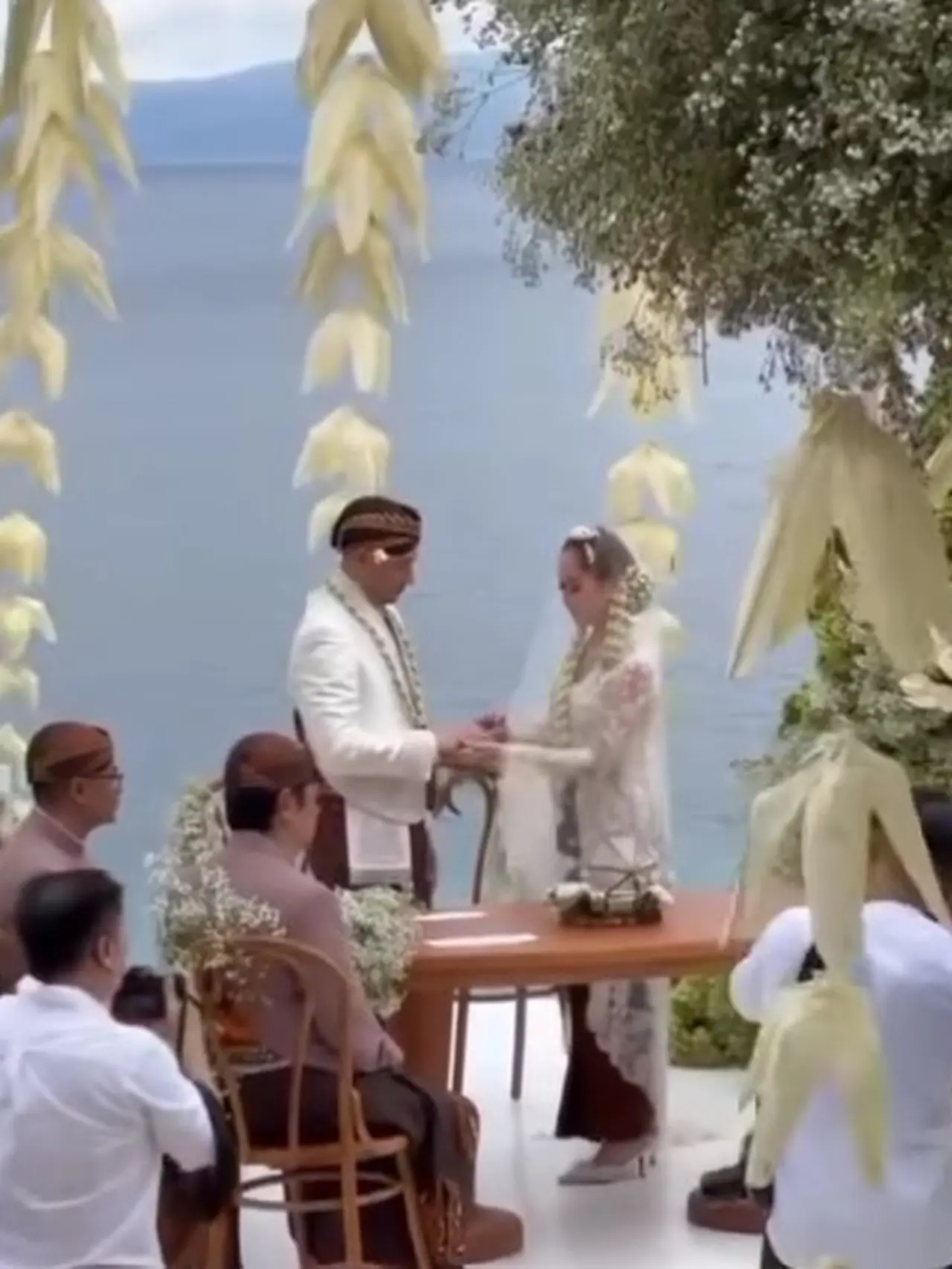 Potret Pernikahan Impian, BCL yang Cantik Jelita dengan Latar Belakang ...