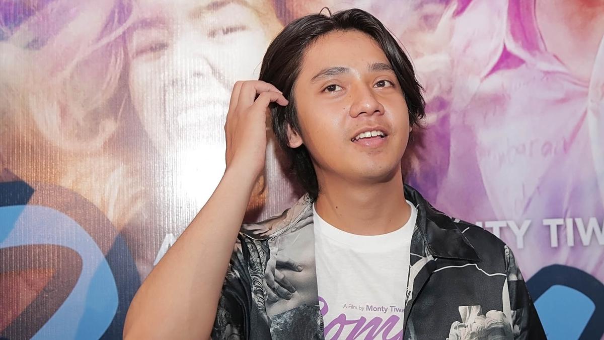 Arbani Yasiz Jadi Suka Bikin Puisi Setelah Perankan Roman Picisan ...