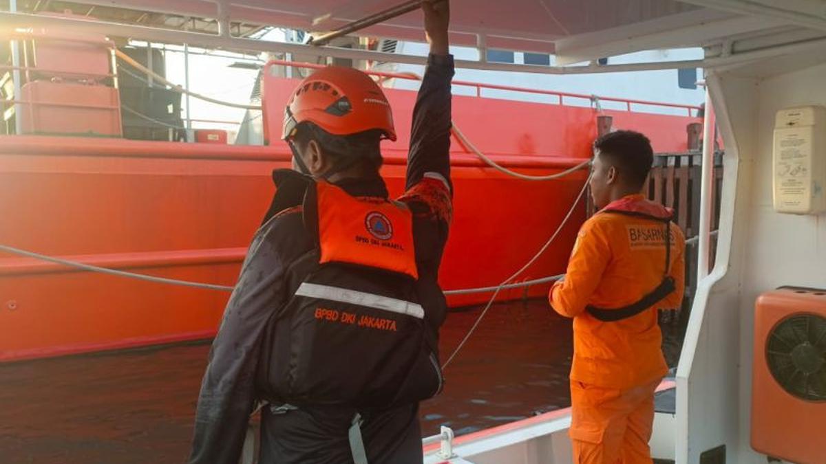 Kapal Nelayan Surya Bahari Rawasaban Tenggelam di Kepulauan Seribu, 5 ...