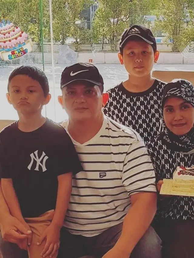 7 Potret Terbaru Clift Sangra Suami Mendiang Suzzanna, Sempat ...