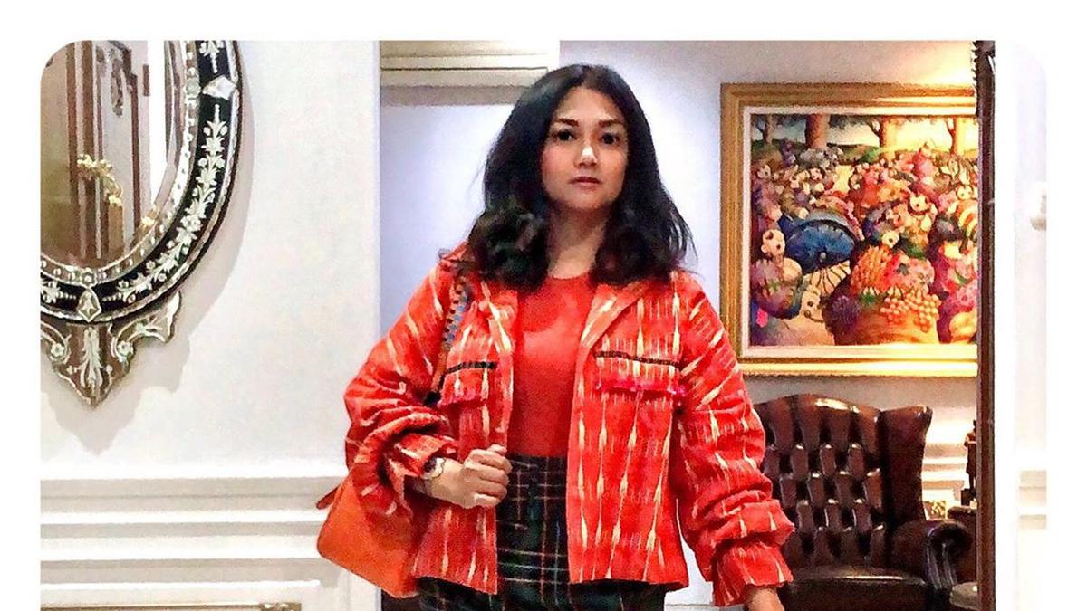 Bella Saphira Kini Percaya Diri Pakai Busana Warna Menyala - Lifestyle ...