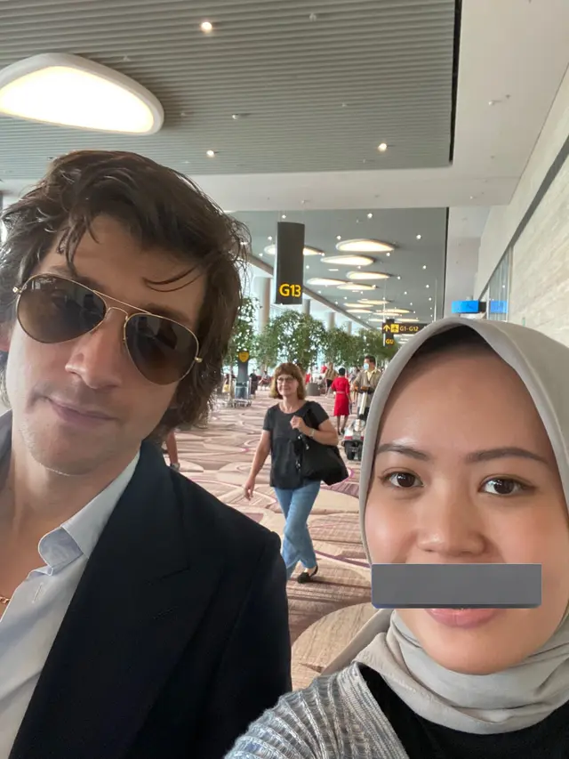 Viral Alex Turner Vokalis Arctic Monkeys Ladeni Foto Bareng Penggemar ...