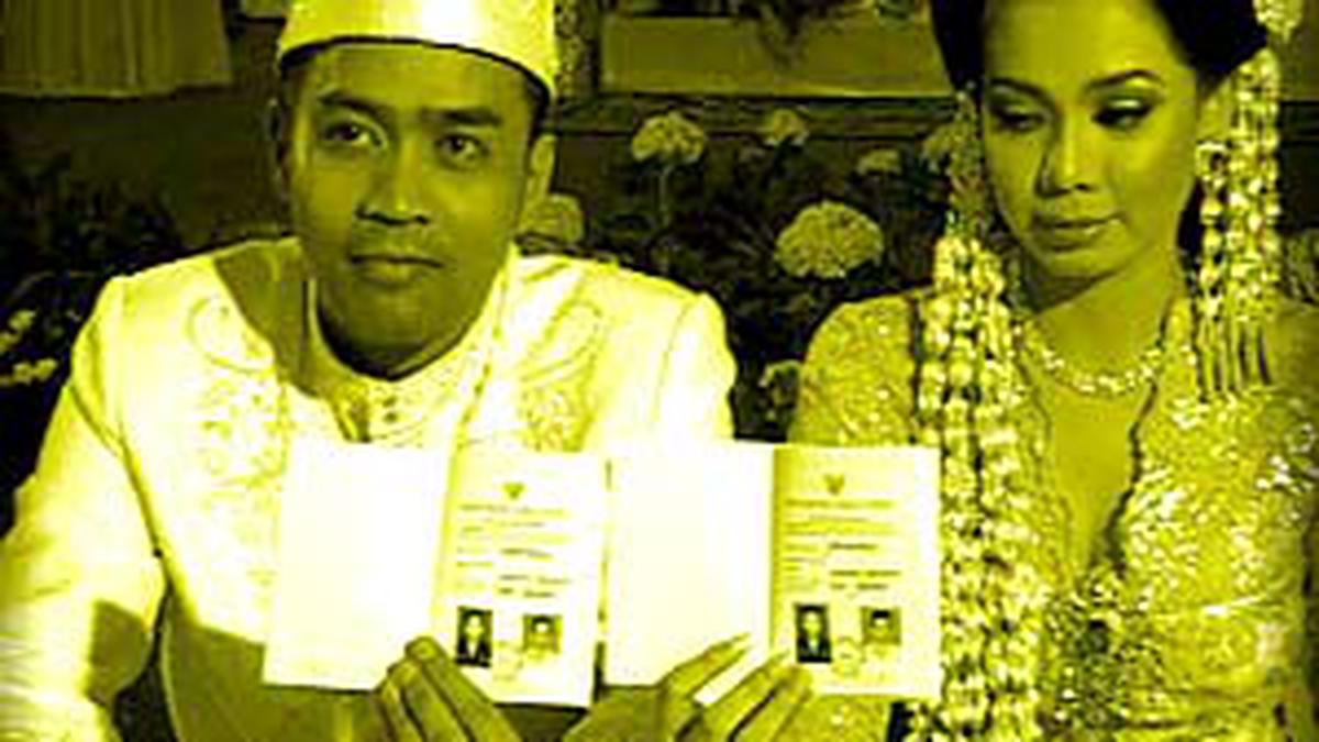 B`jah Resmi Melepaskan Status Duda - ShowBiz Liputan6.com