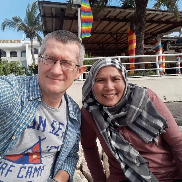 6 Potret Kebersamaan Siti Purwanti Ibu Maxime Bouttier dan Suami ...