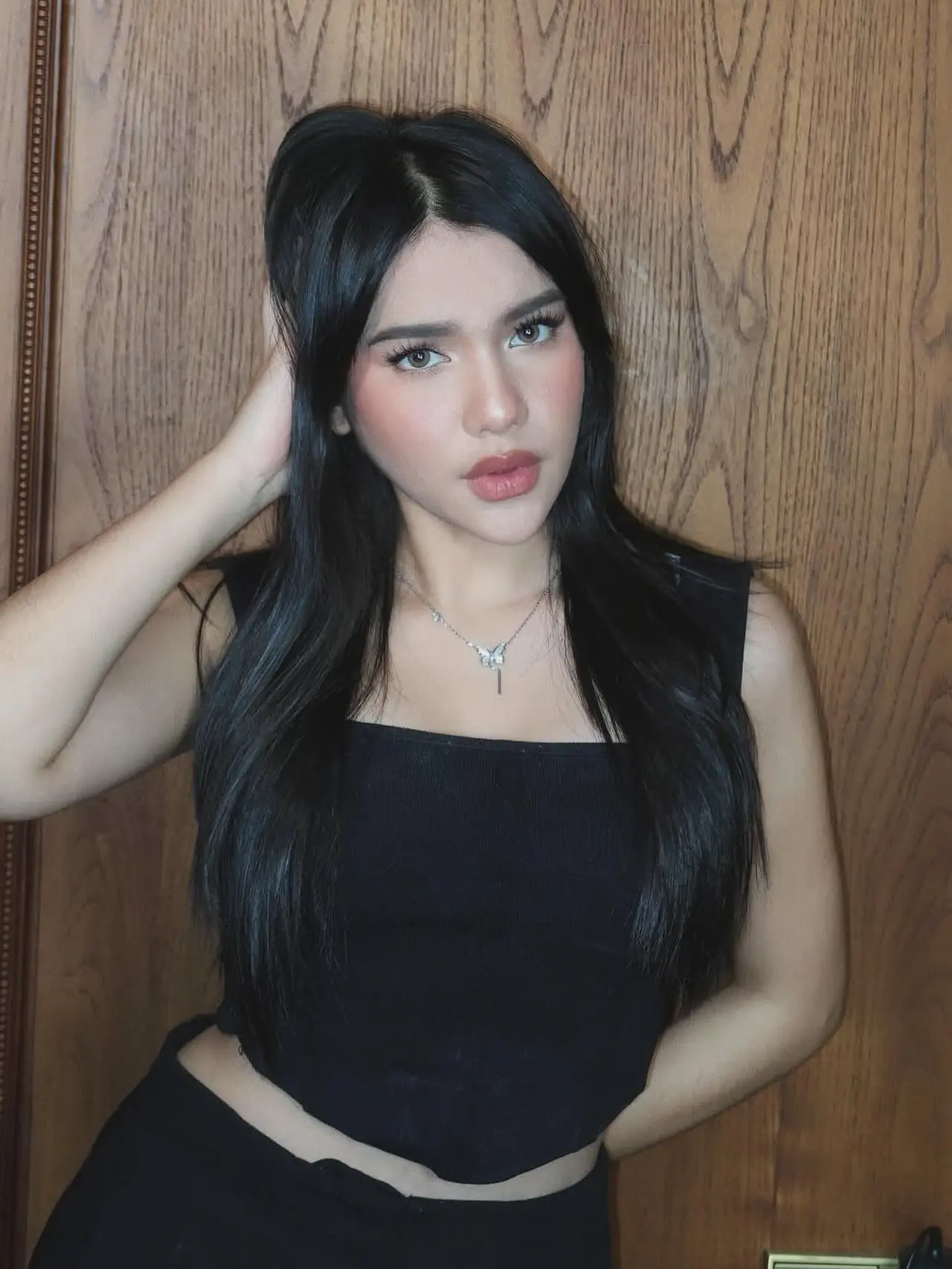 5 Potret Terbaru Davina Karamoy Kenakan Outfit Hitam, Netizen: Definisi ...