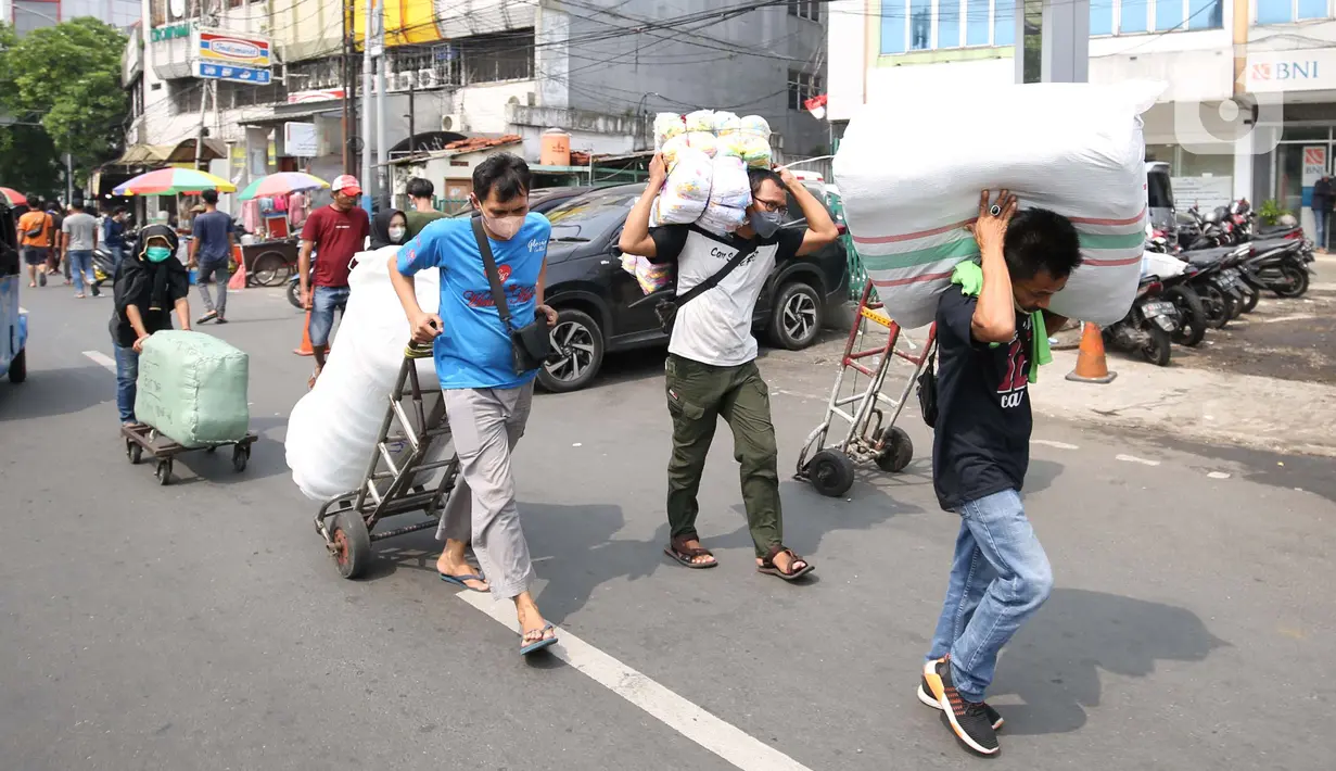 FOTO: Geliat Kuli Panggul Kembali Hidup Saat PPKM Jakarta Level 3 ...