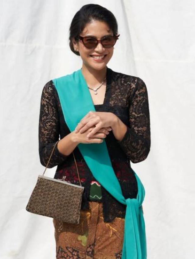 6 Pose Dian Sastrowardoyo Pakai Kebaya, Berjuang Jadi Warisan Budaya Dunia Tak Benda UNESCO ...