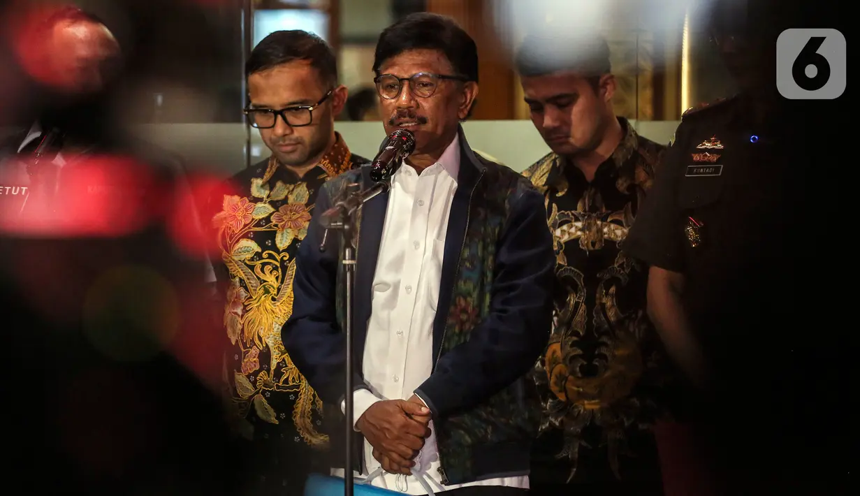 Diperiksa 9 Jam di Kejagung, Menkominfo Johnny G Plate Sempatkan Beri ...