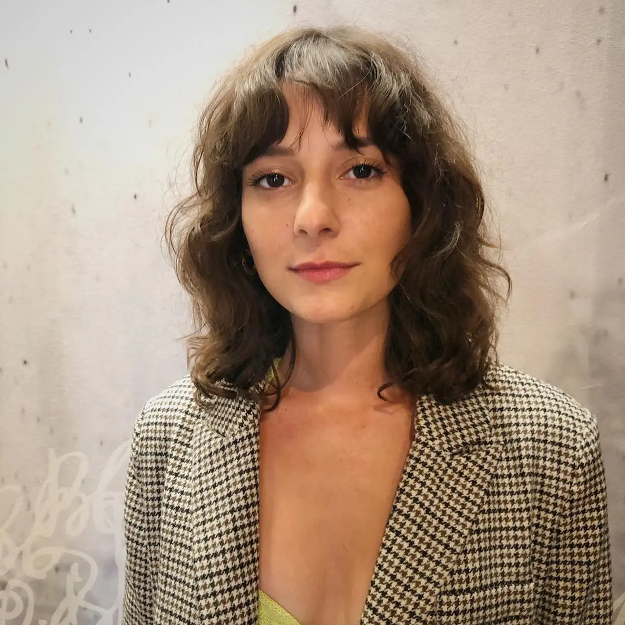 4 Inspirasi Gaya Poni untuk Rambut Keriting dan Bergelombang - Beauty ...