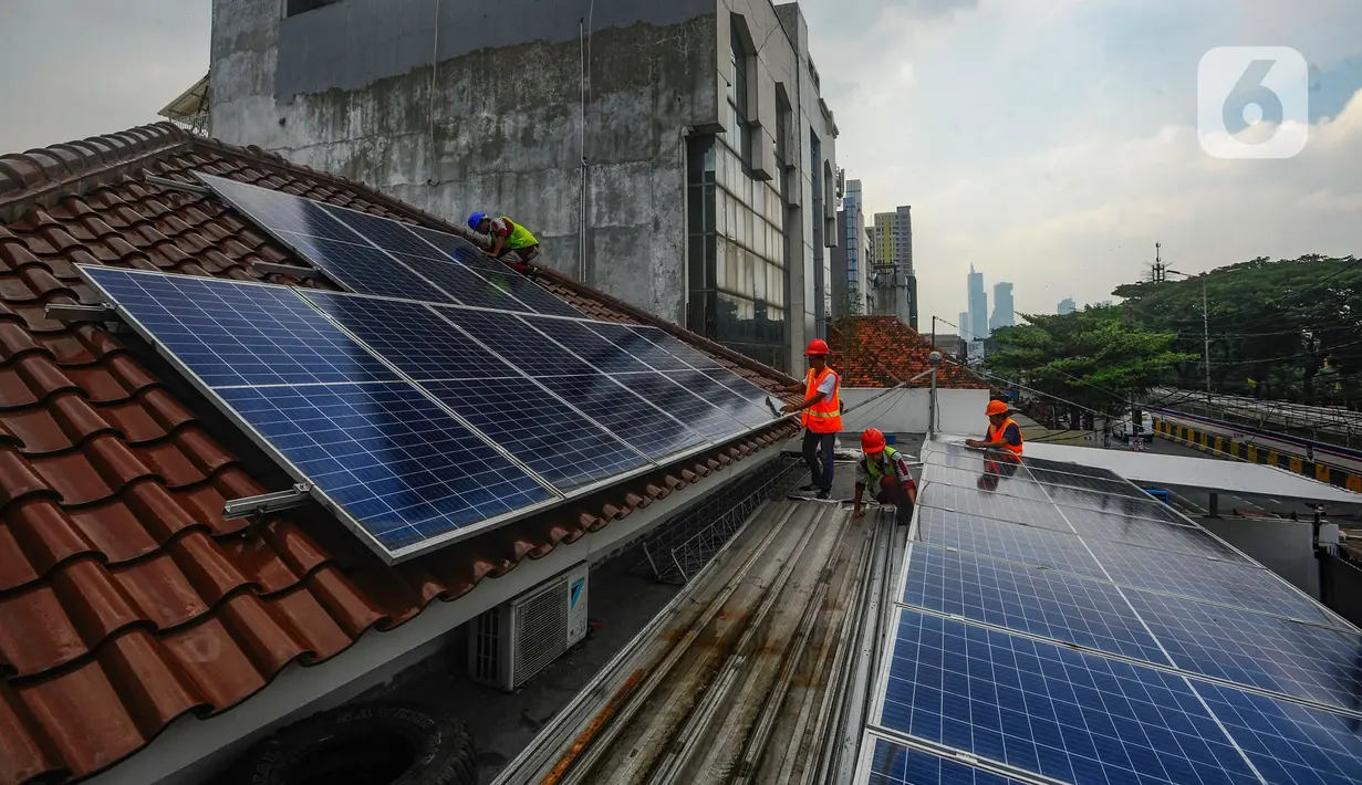 Penggunaan PLTS Mulai Diminati Warga Jakarta - Foto Liputan6.com