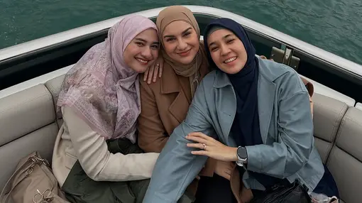 6 Potret Arbani Yasiz Lamar Raissa Ramadhani di Jepang, 3 Tahun Pacaran ...