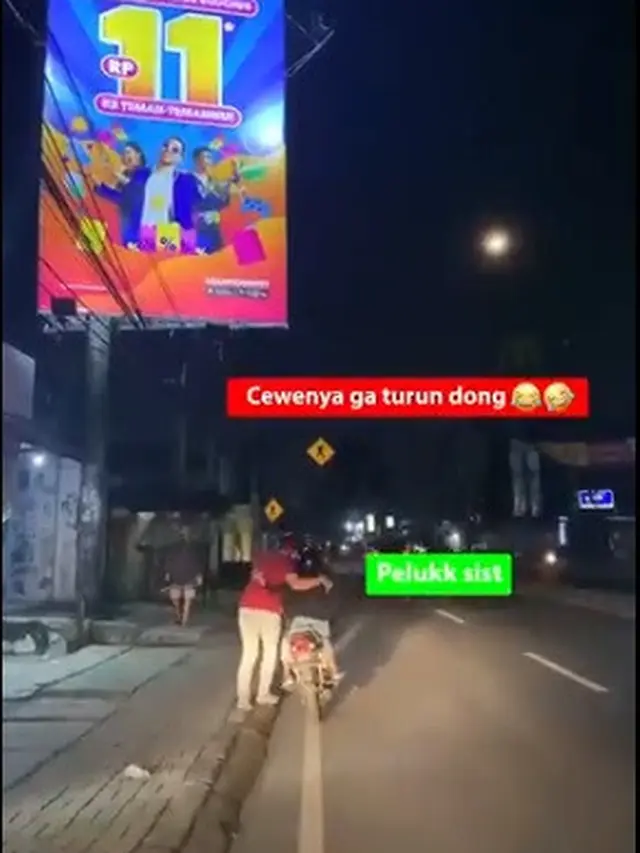 Viral Video Pasangan Bucin Dorong Motor yang Mogok, Bikin Kaum Jomblo ...