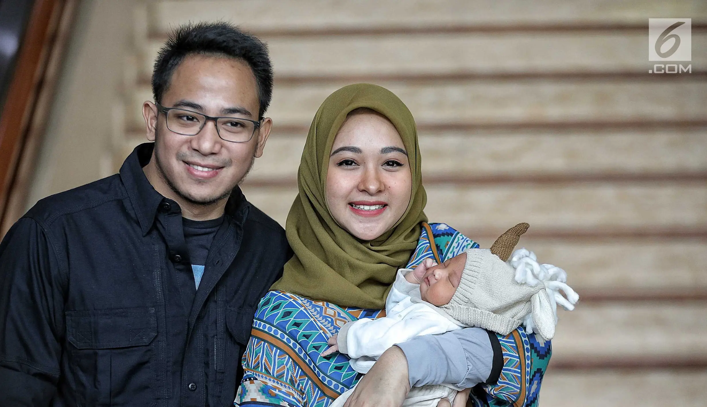 FOTO: Selamat, Artis Poppy Bunga Lahirkan Anak Kedua - Foto Liputan6.com