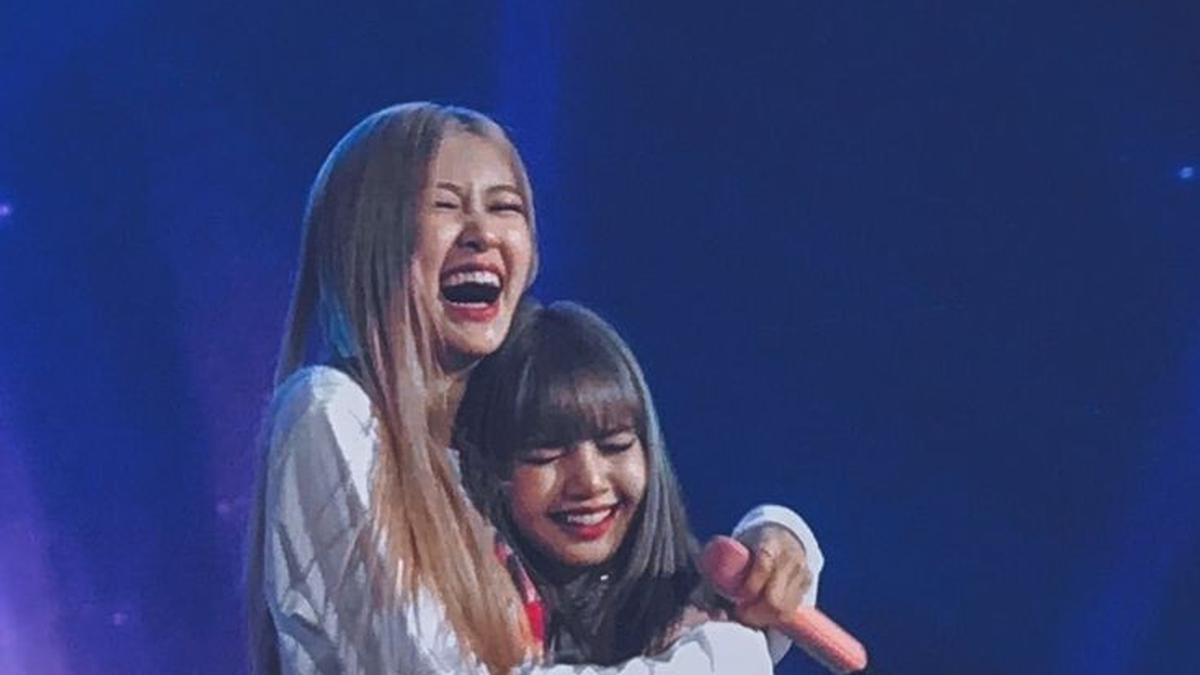6 Potret Kebersamaan Lisa dan Rose di Tur BLACKPINK, Perang Dingin ...