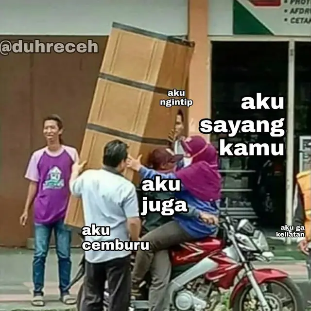 6 Meme Kelakuan Orang Naik Motor Boncengan Ini Bikin Tepuk Jidat - Hot ...