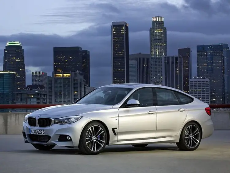 Sedan Hatchback Sporty dan Berdesain Luxury - Galeri Otosia.com