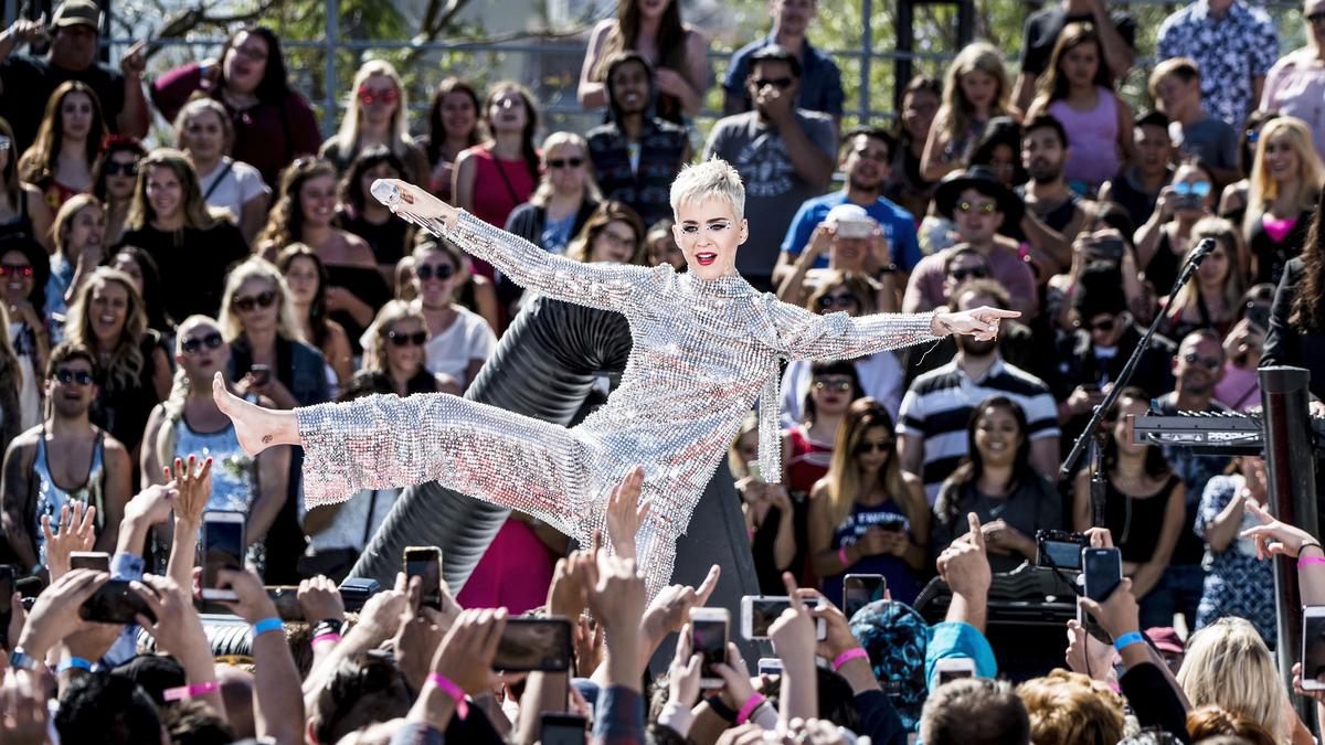 Katy Perry Tampil Berkilau di Los Angeles - Foto Liputan6.com