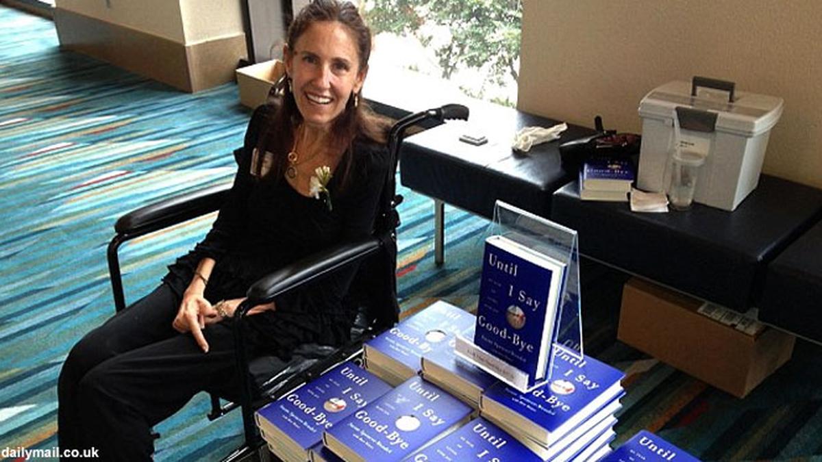 Meski Lumpuh, Wanita Ini Berhasil Nulis Buku dengan iPhone - Tekno ...