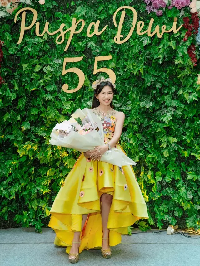 6 Potret Ulang Tahun Puspa Dewi ke-55, Sempat Viral Dijuluki Nenek Awet Muda - Hot Liputan6.com