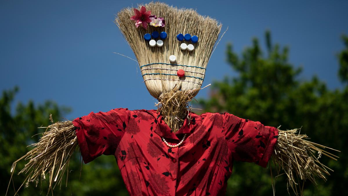FOTO: Di Italia, Orang-orangan Sawah Dijadikan Festival - Foto Liputan6.com