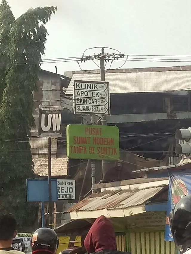 5 Papan Iklan Layanan Sunat Ini Bikin Tepuk Jidat - Hot Liputan6.com