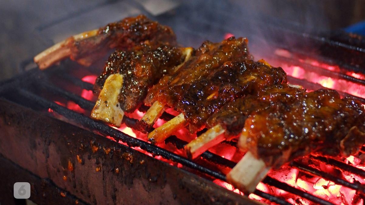 Kuliner Malam Jumat: Ketagihan Lezatnya Iga Panggang Panglima