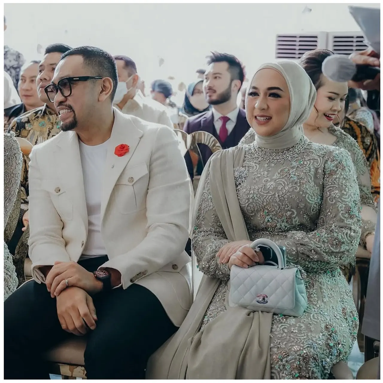 6 Potret Ahmad Sahroni dan Sang Istri Feby Belinda, Kabar Terbaru Diduga Umrah - ShowBiz ...