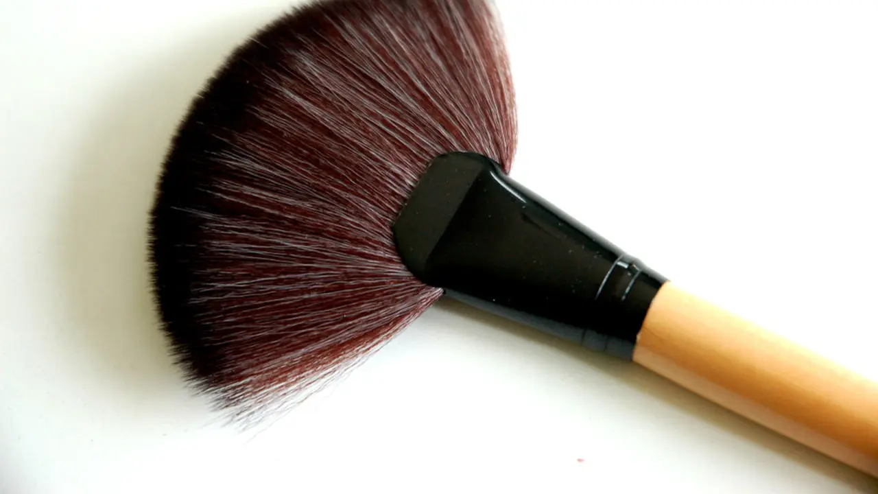 Agar Tidak Salah Pakai, Ini Jenis Makeup Brush dan Kegunaannya - Beauty ...