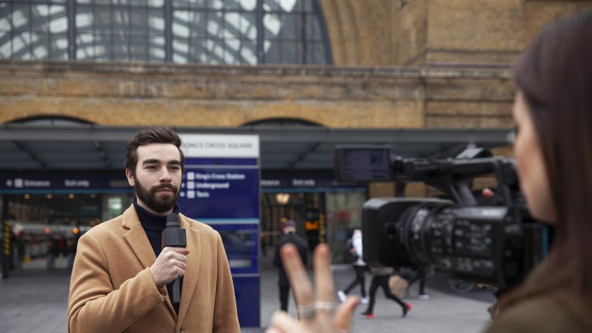 4 Contoh Teks Pembawa Berita dan Reporter yang Bisa Dijadikan Referensi ...