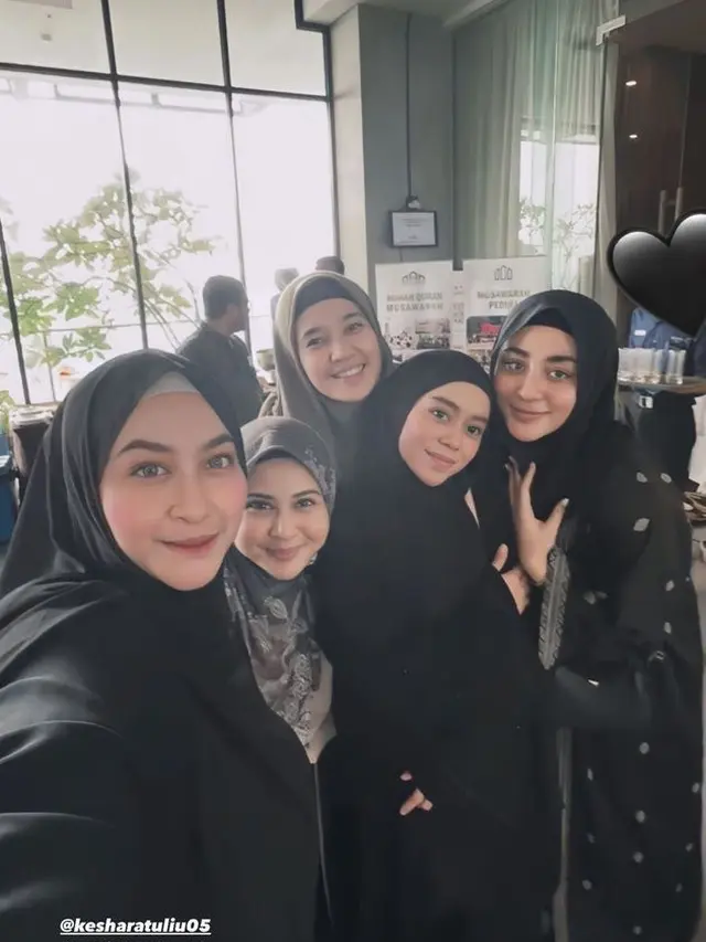 6 Potret Seleb Pengajian Bareng, Lesti Kejora Ikut Kumpul Lagi - Hot ...