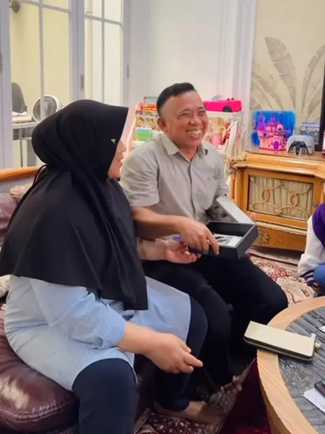 10 Potret Bahagia Kiky Saputri Positif Hamil Anak Pertama, Suami Sampai ...
