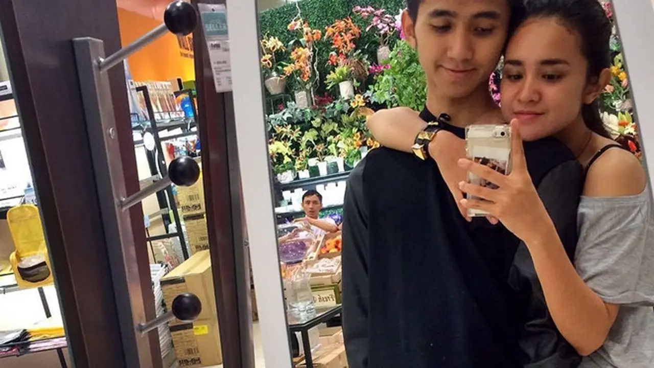 6 Potret Michelle Ziudith dan Adiknya yang Sering Disangka Pacar - Hot Liputan6.com