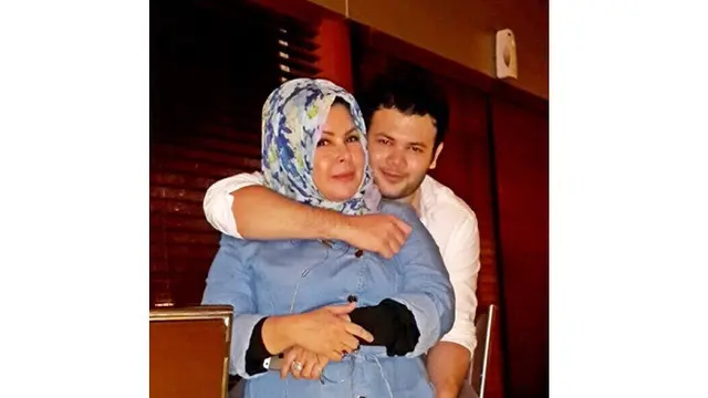 7 Momen Kebersamaan Ridho Rhoma dengan Ibunya yang Jarang Terekspos ...