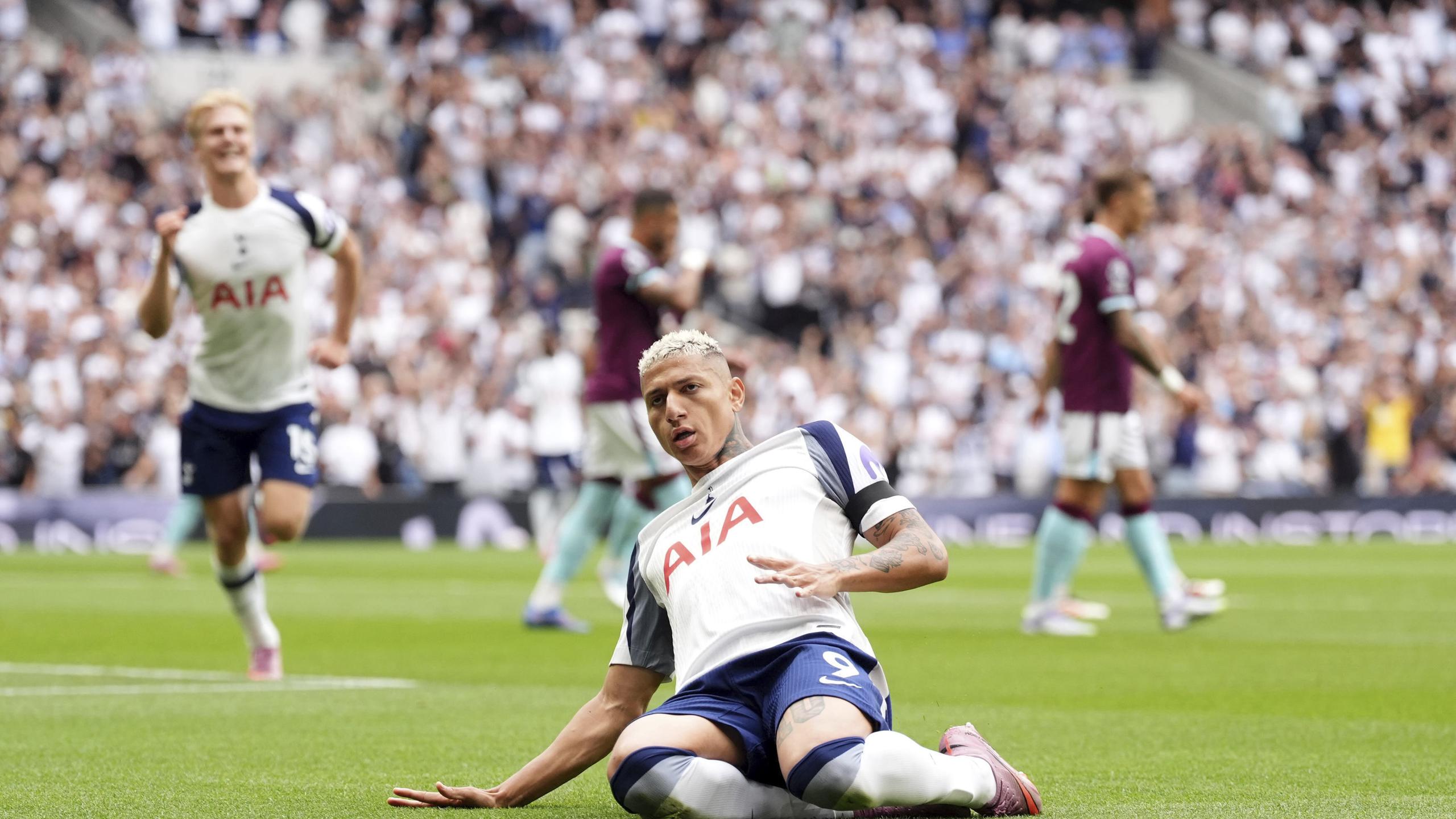 Richarlison is Back! Main di Posisi Baru, Bungkus Dua Gol dan Suguhkan ...