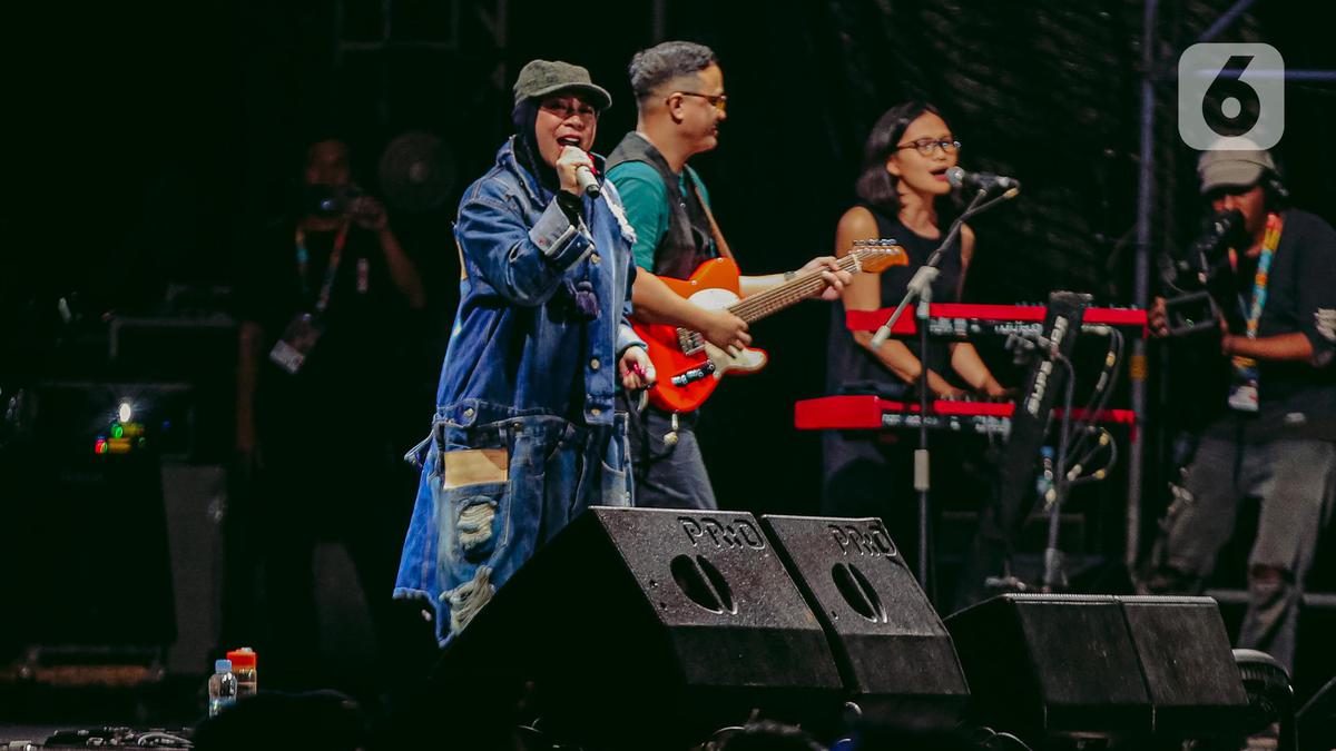 Potret Hibur Penonton di Hari Kedua Synchronize Fest 2022 - Foto ...