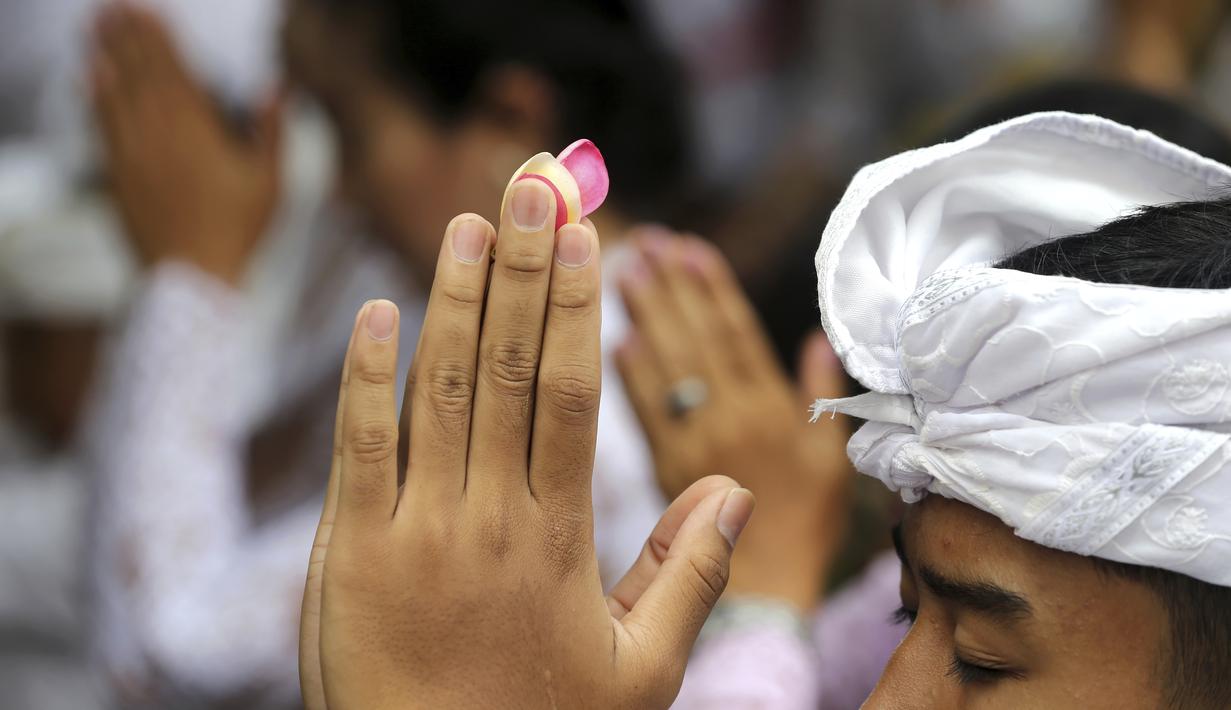Sembahyang Hari Raya Galungan di Bali - Foto Liputan6.com