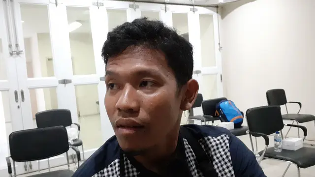 Wajah Baru Lapangan UNI, dari Tanah Menjadi Rumput Sintetis - Indonesia ...